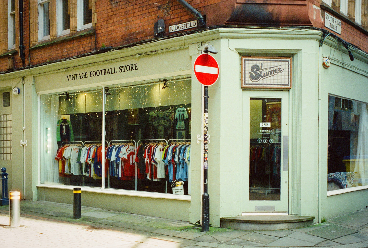 Stunner: Vintage Football Store — authentic soccer jerseys from 1990s